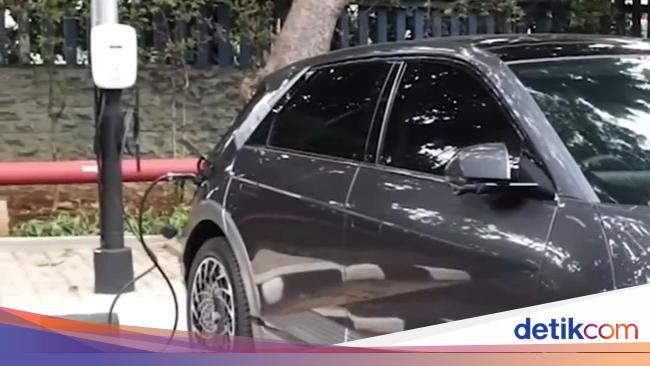 Melihat Rencana PLN Jadikan Tiang Listrik Casan Mobil