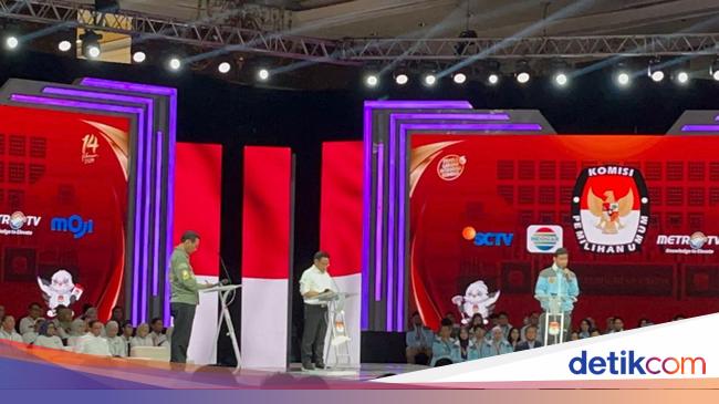 Gibran Pakai Jaket Logo Naruto di Segmen Kedua Debat Cawapres Gibran Pakai Jaket Logo Naruto di Segmen Kedua Debat Cawapres
