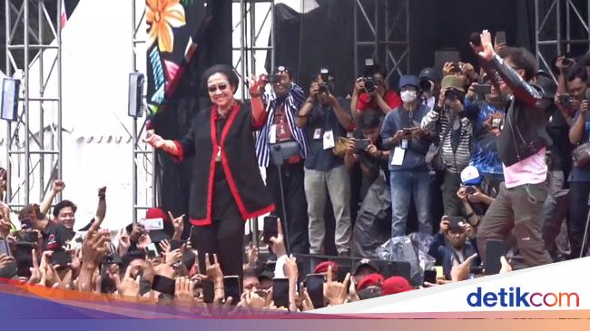 Megawati Ulang Tahun ke-77, PDIP Rayakan dengan Bagi-bagi Tumpeng Megawati Ulang Tahun ke-77, PDIP Rayakan dengan Bagi-bagi Tumpeng