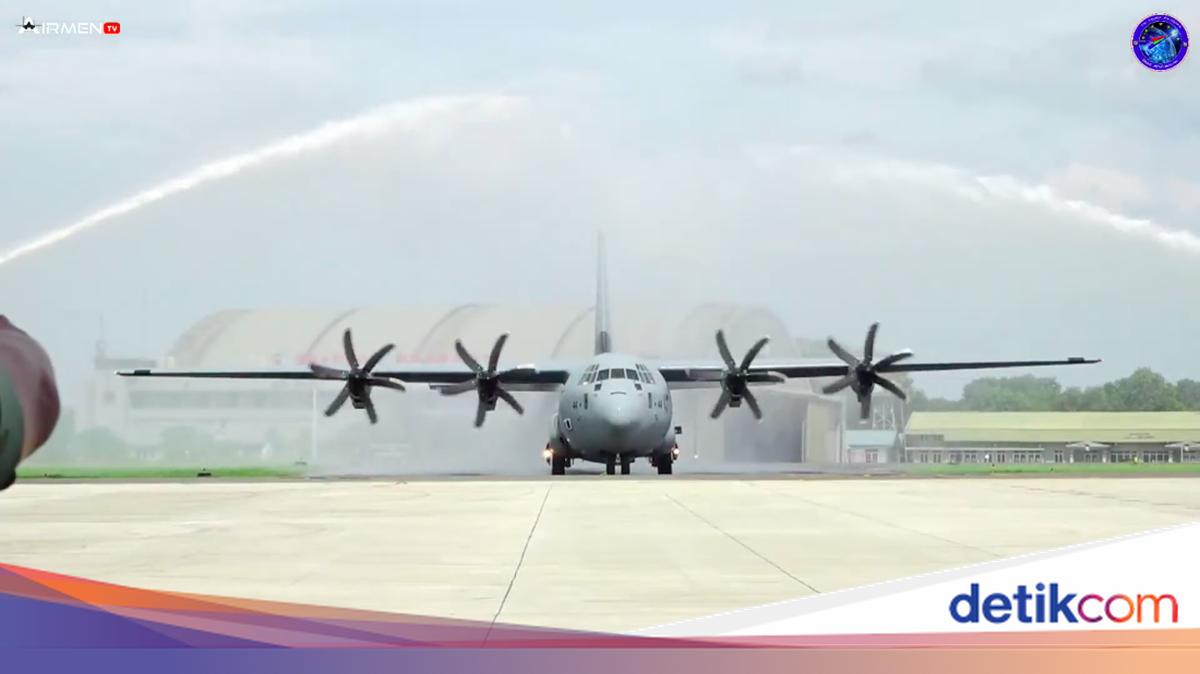 Landing! TNI AU Resmi Terima Pesawat Keempat Super Hercules C-130J