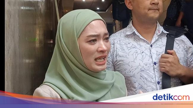 Inara Rusli Menangis gegera Virgoun Ngotot Penjarakan Dirinya