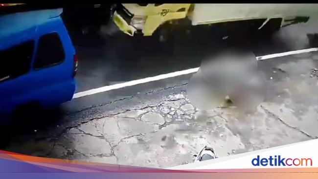 Ini CCTV Tabrakan Beruntun 9 Kendaraan di Puncak, Ada Pemotor Terlempar