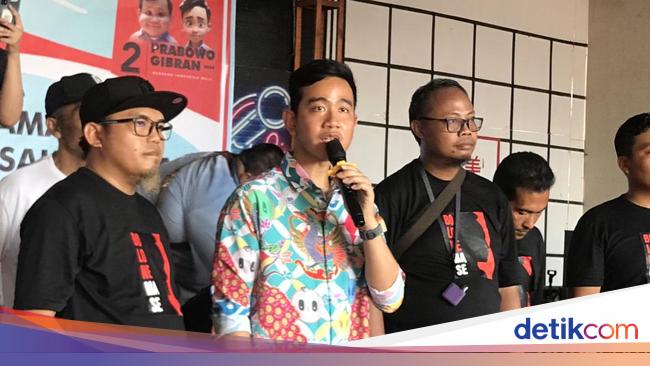 Temui Relawan Bolone Mase di Kebumen, Gibran: Titip Suara Dikawal Temui Relawan Bolone Mase di Kebumen, Gibran: Titip Suara Dikawal