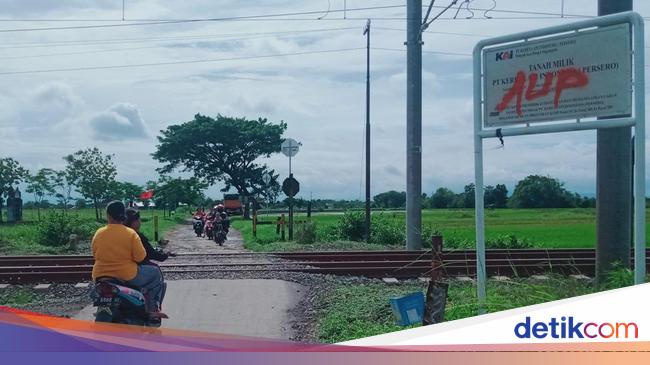 Hore! 8 Perlintasan KA Tak Berpalang di Klaten Mulai Dijaga Relawan Hore! 8 Perlintasan KA Tak Berpalang di Klaten Mulai Dijaga Relawan