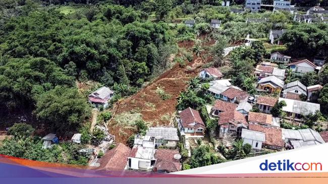 Kunjungi Longsor Cibadak Sukabumi, Bey Machmudin: Hati-hati Milih Tanah