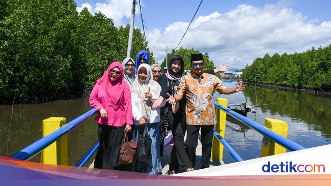 Fadel Muhammad Dorong Pengembangan Desa Wisata di Torosiaje Gorontalo Fadel Muhammad Dorong Pengembangan Desa Wisata di Torosiaje Gorontalo
