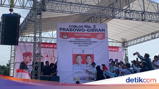 Emak Emak Di Subang Simulasi Coblos Prabowo Gibran Saat Kampanye Akbar