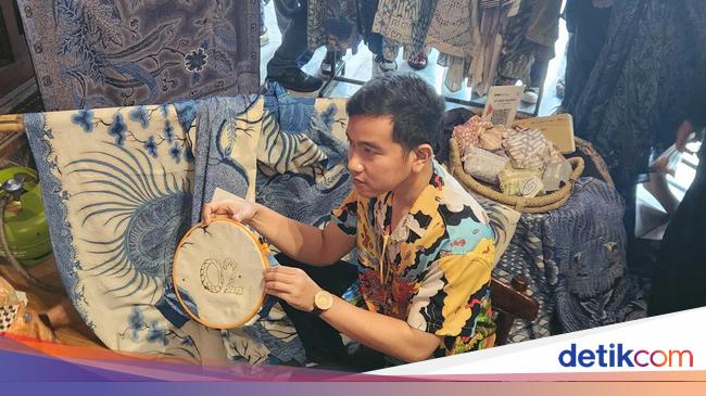 Gibran Membatik '02' di Pekalongan, Dipuji Jago oleh Pembatik