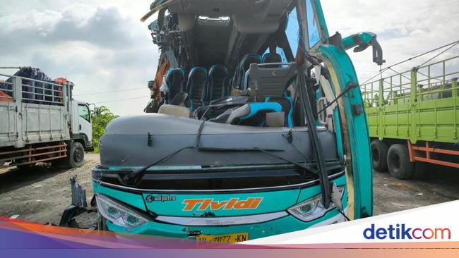 Gelagat Aneh Sopir Bus Peziarah Diungkap Penumpang Usai Laka Maut di Gresik