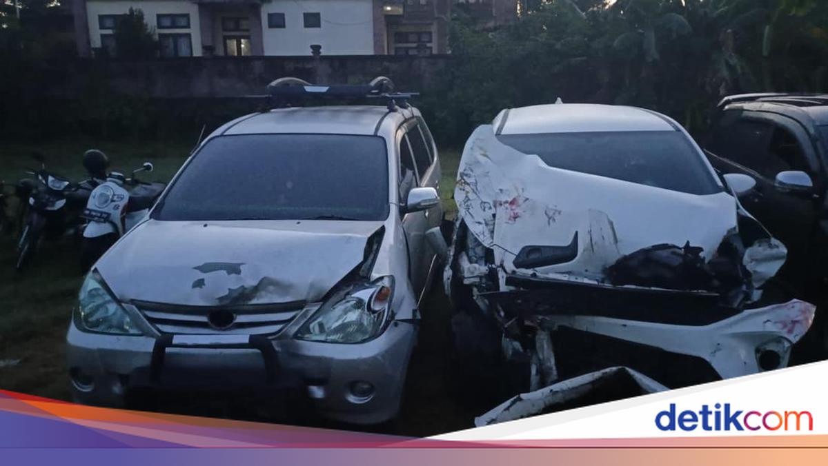 2 Mobil dan 1 Truk Tabrakan Beruntun di Jalan Denpasar-Gilimanuk