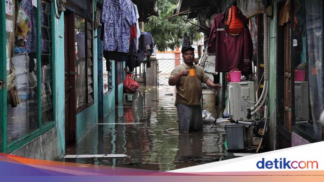 Penampakan Banjir di Jakarta, Titik Bertambah Jadi 38 RT