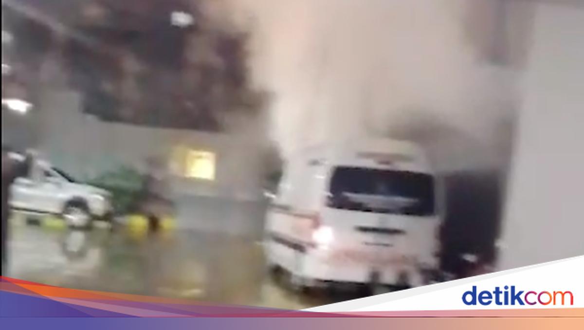 Asap Putih Tebal Muncul dari Bangunan RS di Tebet Jaksel, Polisi Cek TKP