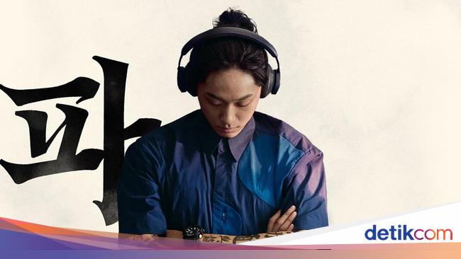 Lee Do Hyun Sang Pengusir Setan Masa Kini di Poster Film Exhuma
