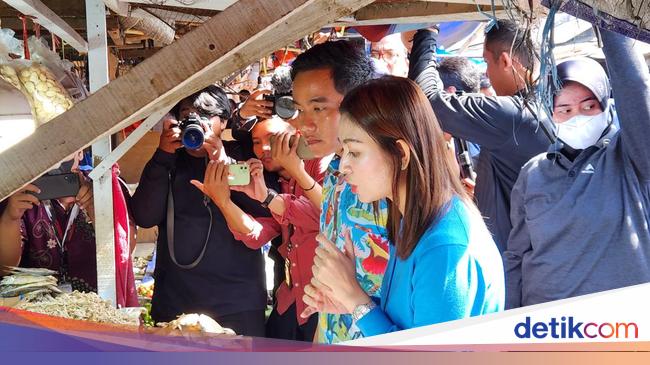 Gibran Blusukan di Pasar Kemiri Muka Depok, Borong Ikan Teri-Bumbu Dapur