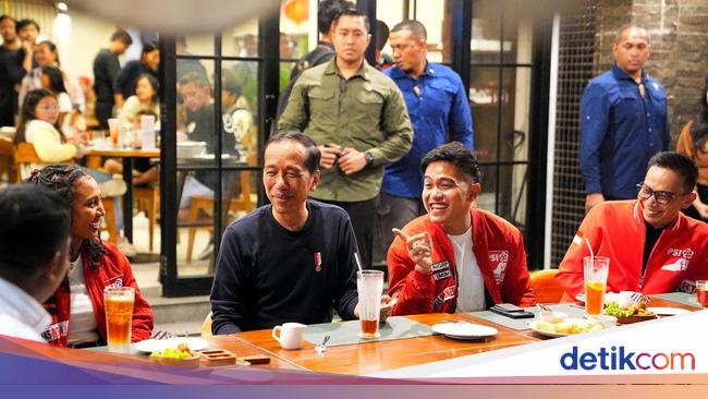 Respons soal Kaesang Tak Bisa Maju Pilgub, Jokowi: Tanyakan Ketua PSI