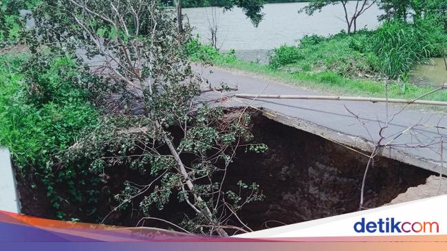 Ruas Jalan Klaten-Gunungkidul di Kragilan Gantiwarno Ambles