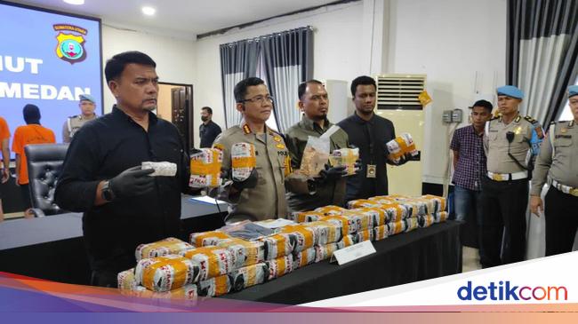 2 Kurir Narkoba Ditangkap di Riau, 53 Kg Sabu-10 Ribu Happy Five Disita