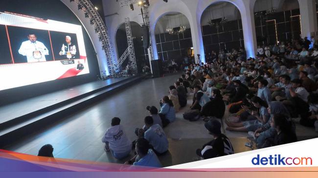 Potret Keseruan Kreator Indonesia Maju Nobar Debat Capres Potret Keseruan Kreator Indonesia Maju Nobar Debat Capres