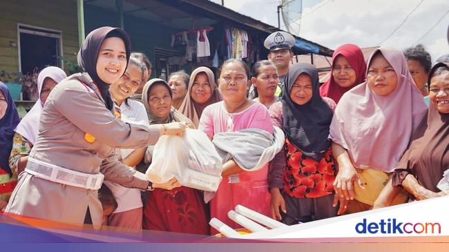 Polantas Rohil Bagikan Sembako-Pakaian ke Korban Banjir Sambil Ajak Warga Nyoblos