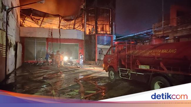 Kebakaran Gudang Ekspedisi di Kota Malang Padam