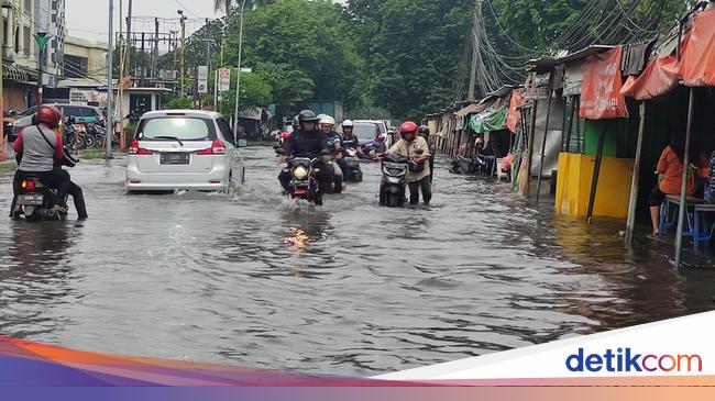 Hujan Dua Hari 10 Desa Di Kecamatan Waru Sidoarjo Terendam Banjir