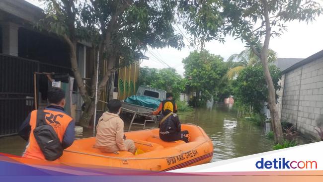 Banjir di Oma Indah Menganti Gresik Makin Parah Meski Tak Turun Hujan Hari Ini