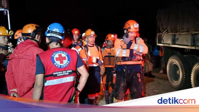 Tanah Longsor Timbun Bus-Rumah di Filipina, 5 Orang Tewas-31 Terluka Tanah Longsor Timbun Bus-Rumah di Filipina, 5 Orang Tewas-31 Terluka