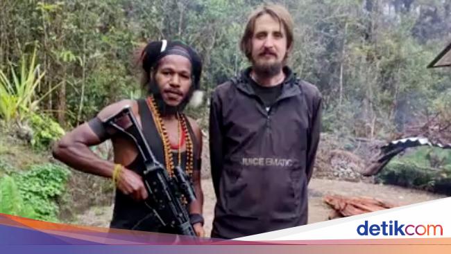 Pilot Susi Air Muncul Lewat Video Usai Setahun Disandera KKB