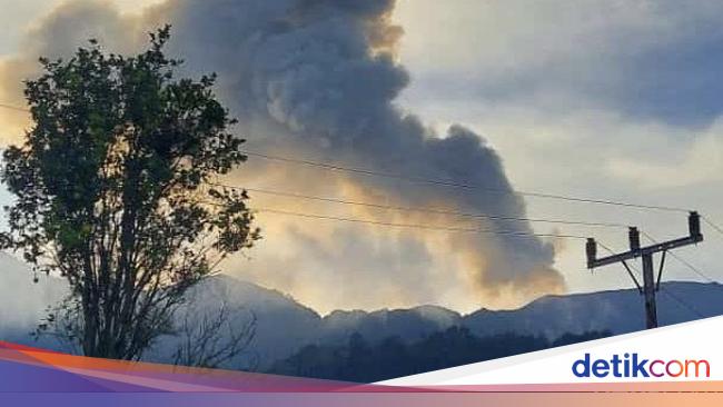 Gunung Marapi Alami 3 Kali Erupsi Malam Ini