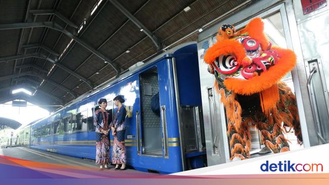 Atraksi Barongsai Warnai Perayaan Imlek di Stasiun Gubeng Surabaya Atraksi Barongsai Warnai Perayaan Imlek di Stasiun Gubeng Surabaya