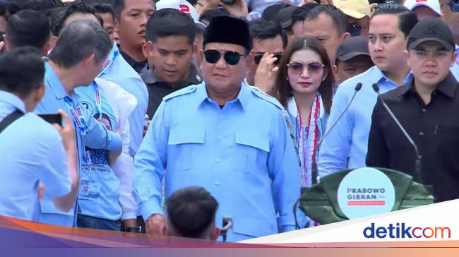 Prabowo Masuki Gbk Disambut Meriah Pendukung Di Kampanye Akbar