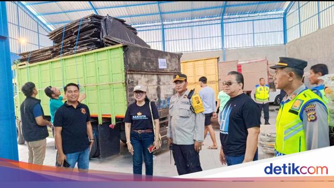 KPU Karangasem Mulai Kirim Logistik Pemilu ke Masing-masing TPS KPU Karangasem Mulai Kirim Logistik Pemilu ke Masing-masing TPS