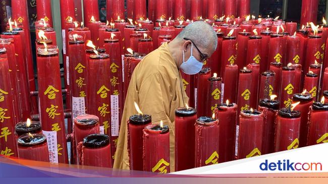 Melihat Perayaan Imlek di Vihara Dharma Ramsi Bandung Melihat Perayaan Imlek di Vihara Dharma Ramsi Bandung