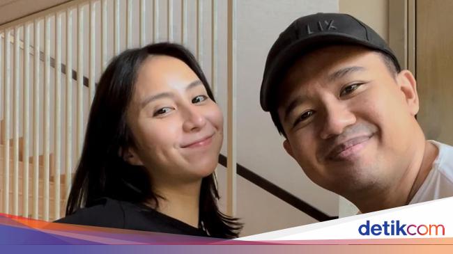 Gaya Clairine Clay Istri Joshua Suherman Pamer Baby Bump, Umumkan Kehamilan