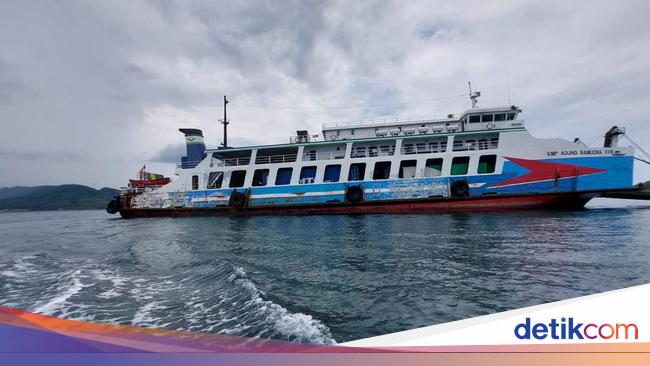 KMP Agung Samudra XVIII Kandas di Selat Bali