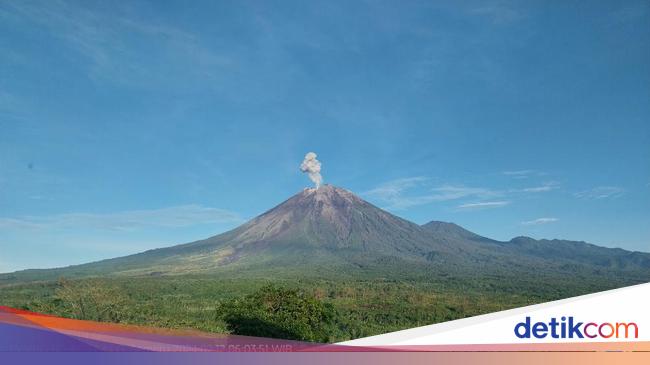Gunung Semeru Kembali Erupsi, Semburkan Abu Vulkanik Setinggi 800 Meter