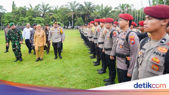 Apel Gelar Pasukan Pengamanan Pemilu di Banyuwangi