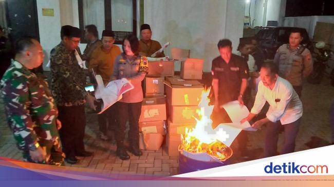Ribuan Lembar Surat Suara Pemilu 2024 yang Rusak di Klaten Dimusnahkan