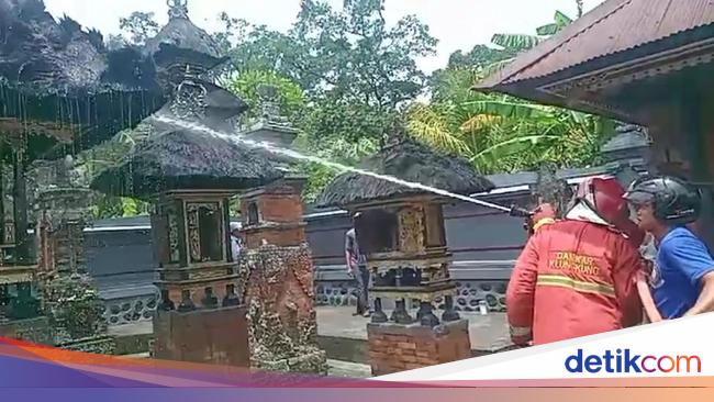 Kena Percikan Api Pembakaran Sampah, Pura di Klungkung Terbakar