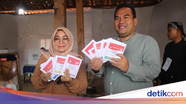 Bupati Blora Nyoblos Bareng Istri di TPS 11 Desa Sendangwungu