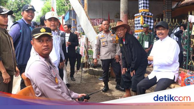 Gus Ipul Puji Semangat Warga Pasuruan, 80% Nyoblos Meski Hujan Gus Ipul Puji Semangat Warga Pasuruan, 80% Nyoblos Meski Hujan