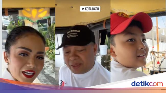 Unik, Krisdayanti Nyoblos ke TPS Bareng Keluarga Naik Dokar