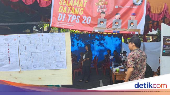 Logistik Pemilu 2024 di TPS 20 Gunung Sari Makassar Telat Tiba gegara Hujan