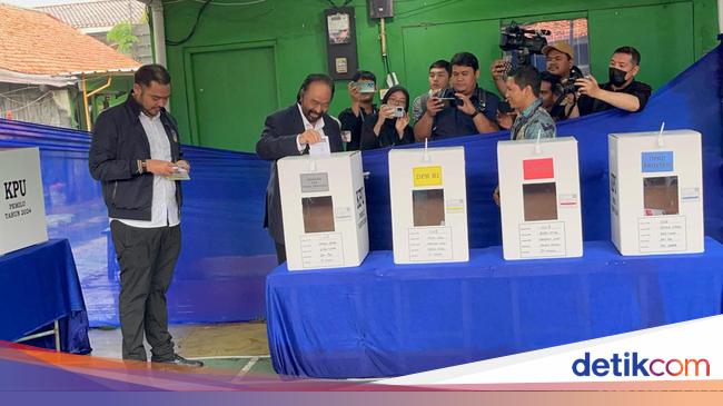 Surya Paloh-Prananda Nyoblos di TPS 08 Permata Hijau Jaksel