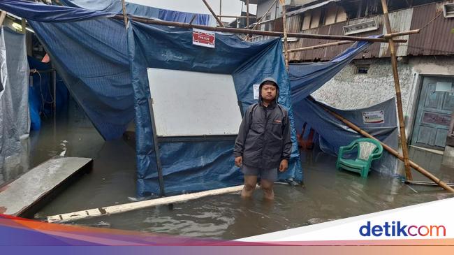 Ini TPS-TPS Terdampak Banjir di Jakarta, Ada yang Tendanya Ambruk Ini TPS-TPS Terdampak Banjir di Jakarta, Ada yang Tendanya Ambruk