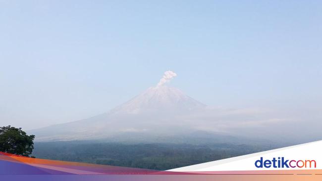 Semeru Erupsi Empat Kali Pagi Ini, Tinggi Abu Vulkanik 700 Meter hingga 4 Km