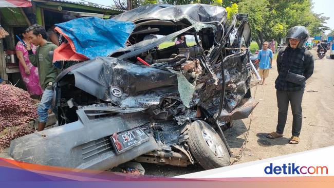 Kecelakaan Maut Pikap Vs Truk di Probolinggo Tewaskan 3 Orang