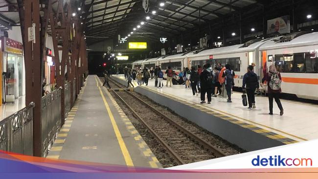 Tiket Kereta Api buat Lebaran Bisa Dipesan Mulai Hari Ini, Simak Jadwal Lengkapnya!