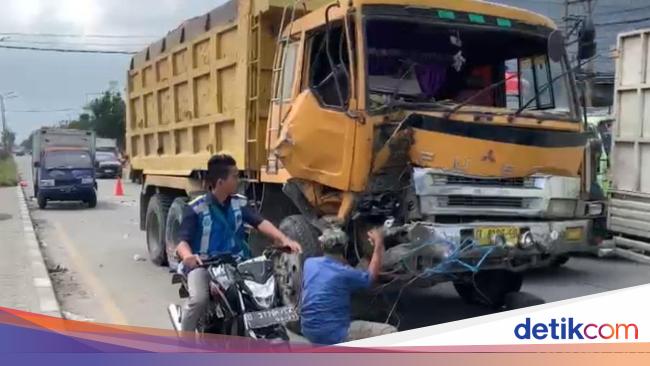 Sopir Truk Tabrak 6 Mobil di Medan gegara Rem Blong, 1 Orang Terluka