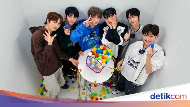 Debut TWS yang Bersinar Lewat Sparkling Blue